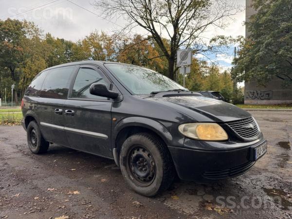 Black Chrysler Voyager 2001 in Riga, with an engine capacity of 2.50 L and mileage of 281 thousand km for 700 €, photo 4 on AUTOMOTO.COM.LV