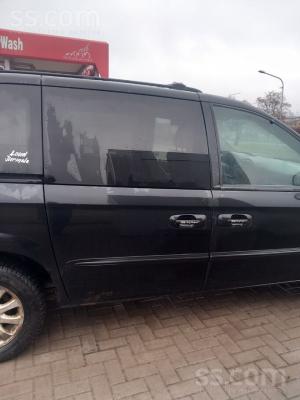 Melns Chrysler Voyager 2003 Aizkraukle, ar dzinēja tilpumu 2.50 L un nobraukumu 392 tūkst. km par 1500 €, foto 3 vietnē AUTOMOTO.COM.LV
