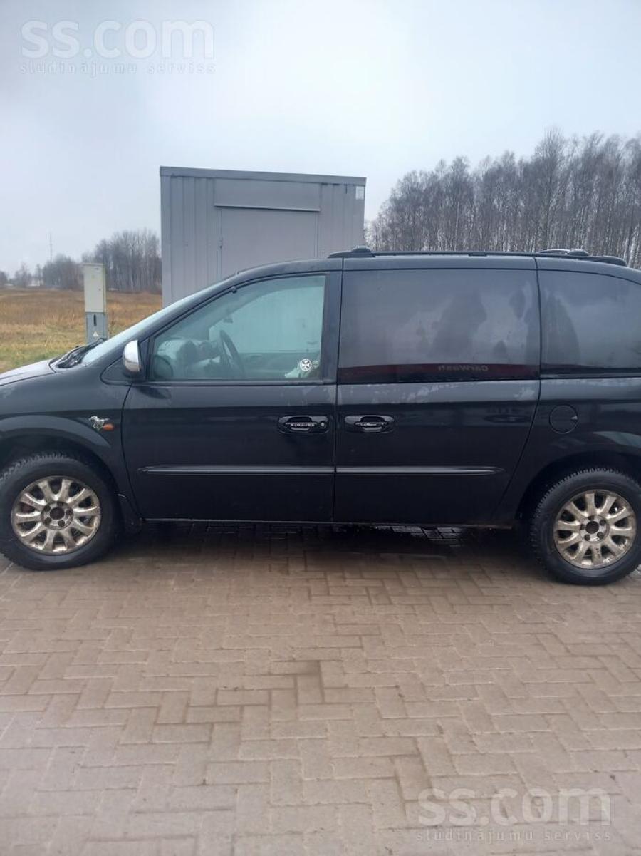 Melns Chrysler Voyager 2003 Aizkraukle, ar dzinēja tilpumu 2.50 L un nobraukumu 392 tūkst. km par 1500 €, foto 9 vietnē AUTOMOTO.COM.LV