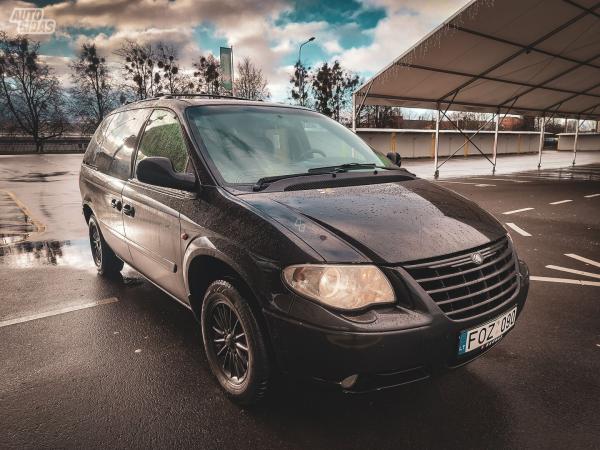 Black Chrysler Voyager 2004 in Kaunas, with an engine capacity of 2.50 L and mileage of 360 thousand km for 1600 €, photo 2 on AUTOMOTO.COM.LV