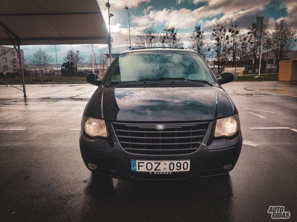 Black Chrysler Voyager 2004 in Kaunas, with an engine capacity of 2.50 L and mileage of 360 thousand km for 1600 €, photo 4 on AUTOMOTO.COM.LV