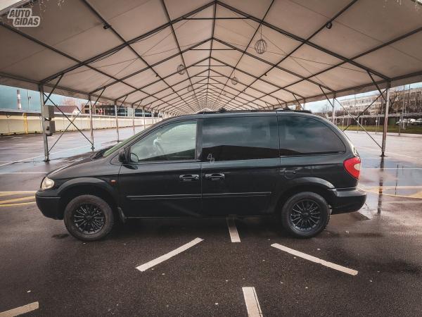 Black Chrysler Voyager 2004 in Kaunas, with an engine capacity of 2.50 L and mileage of 360 thousand km for 1600 €, photo 5 on AUTOMOTO.COM.LV