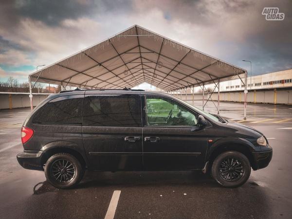 Black Chrysler Voyager 2004 in Kaunas, with an engine capacity of 2.50 L and mileage of 360 thousand km for 1600 €, photo 6 on AUTOMOTO.COM.LV