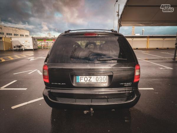 Black Chrysler Voyager 2004 in Kaunas, with an engine capacity of 2.50 L and mileage of 360 thousand km for 1600 €, photo 7 on AUTOMOTO.COM.LV