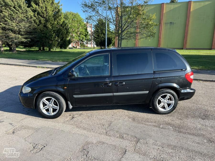 Black Chrysler Voyager 2004 in Silute, with an engine capacity of 2.50 L and mileage of 398 thousand km for 650 €, photo 4 on AUTOMOTO.COM.LV