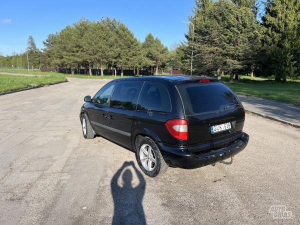 Black Chrysler Voyager 2004 in Silute, with an engine capacity of 2.50 L and mileage of 398 thousand km for 650 €, photo 4 on AUTOMOTO.COM.LV