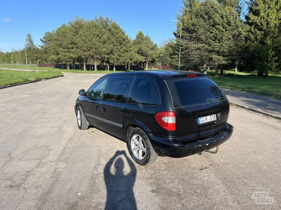Black Chrysler Voyager 2004 in Silute, with an engine capacity of 2.50 L and mileage of 398 thousand km for 650 €, photo 5 on AUTOMOTO.COM.LV