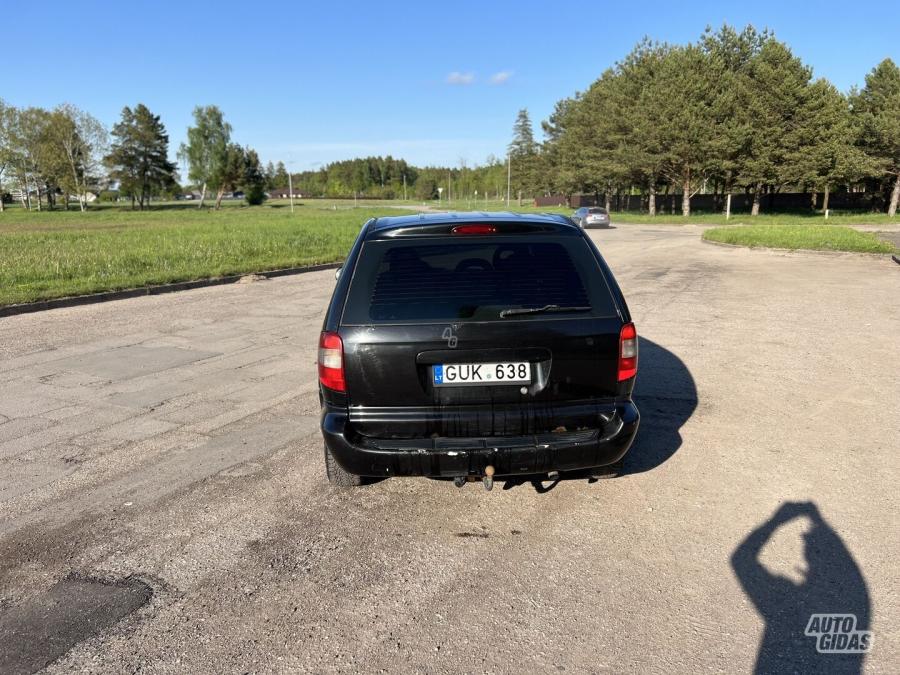 Black Chrysler Voyager 2004 in Silute, with an engine capacity of 2.50 L and mileage of 398 thousand km for 650 €, photo 6 on AUTOMOTO.COM.LV