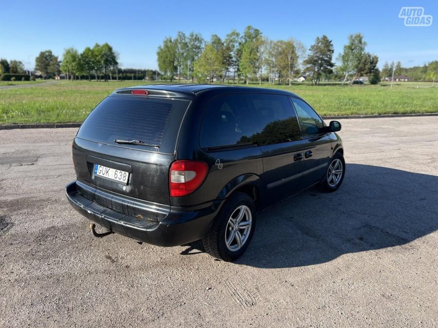 Black Chrysler Voyager 2004 in Silute, with an engine capacity of 2.50 L and mileage of 398 thousand km for 650 €, photo 7 on AUTOMOTO.COM.LV