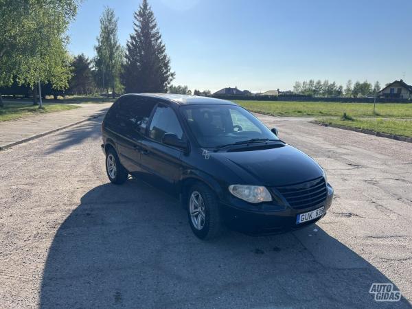 Black Chrysler Voyager 2004 in Silute, with an engine capacity of 2.50 L and mileage of 398 thousand km for 650 €, photo 8 on AUTOMOTO.COM.LV