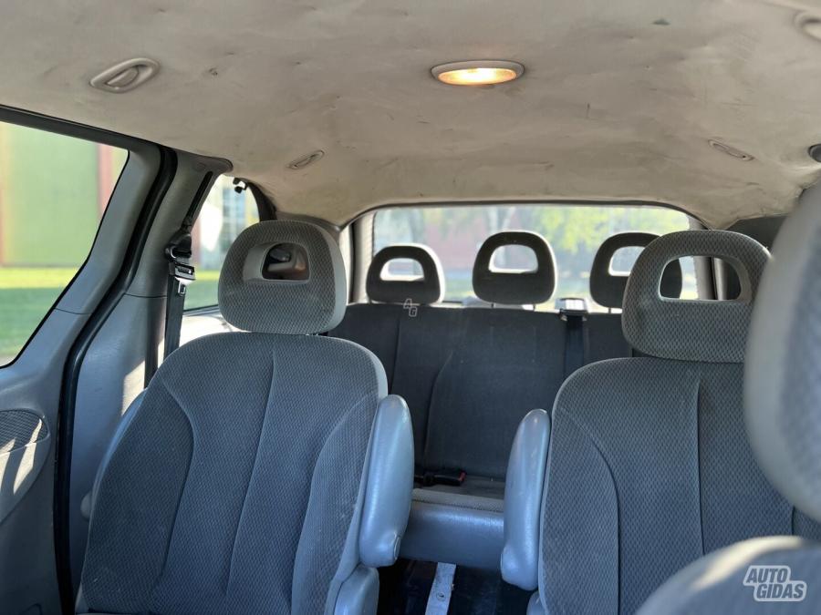 Black Chrysler Voyager 2004 in Silute, with an engine capacity of 2.50 L and mileage of 398 thousand km for 650 €, photo 12 on AUTOMOTO.COM.LV