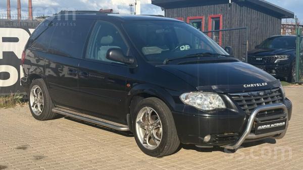 Black Chrysler Voyager 2004 in Liepaja, with an engine capacity of 2.50 L and mileage of 420 thousand km for 2350 €, photo 2 on AUTOMOTO.COM.LV