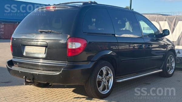 Black Chrysler Voyager 2004 in Liepaja, with an engine capacity of 2.50 L and mileage of 420 thousand km for 2350 €, photo 4 on AUTOMOTO.COM.LV
