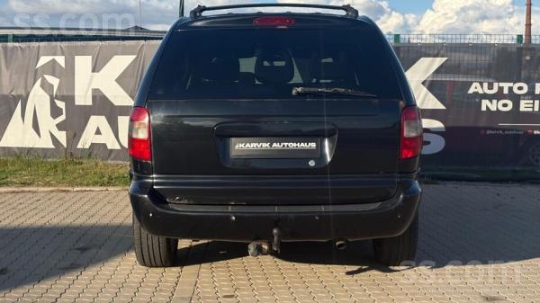 Black Chrysler Voyager 2004 in Liepaja, with an engine capacity of 2.50 L and mileage of 420 thousand km for 2350 €, photo 5 on AUTOMOTO.COM.LV