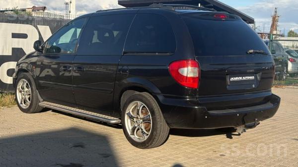 Black Chrysler Voyager 2004 in Liepaja, with an engine capacity of 2.50 L and mileage of 420 thousand km for 2350 €, photo 6 on AUTOMOTO.COM.LV