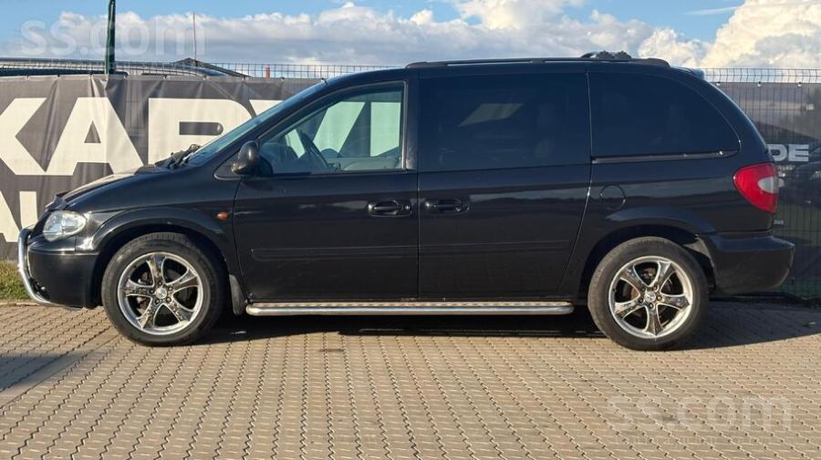 Black Chrysler Voyager 2004 in Liepaja, with an engine capacity of 2.50 L and mileage of 420 thousand km for 2350 €, photo 8 on AUTOMOTO.COM.LV