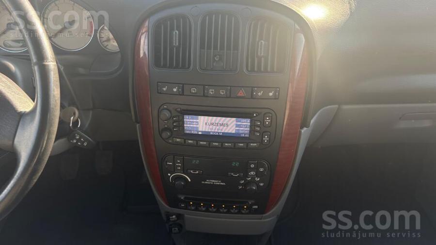 Black Chrysler Voyager 2004 in Liepaja, with an engine capacity of 2.50 L and mileage of 420 thousand km for 2350 €, photo 15 on AUTOMOTO.COM.LV