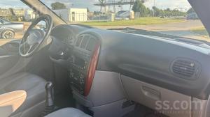 Black Chrysler Voyager 2004 in Liepaja, with an engine capacity of 2.50 L and mileage of 420 thousand km for 2350 €, photo 17 on AUTOMOTO.COM.LV