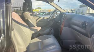 Black Chrysler Voyager 2004 in Liepaja, with an engine capacity of 2.50 L and mileage of 420 thousand km for 2350 €, photo 18 on AUTOMOTO.COM.LV