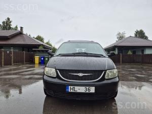 Черный Крайслер Вояджер 2004 в Елгава, объемом двигателя 2.50 л и пробегом 264 тыс. км за 1000 €, фото  на AUTOMOTO.COM.LV