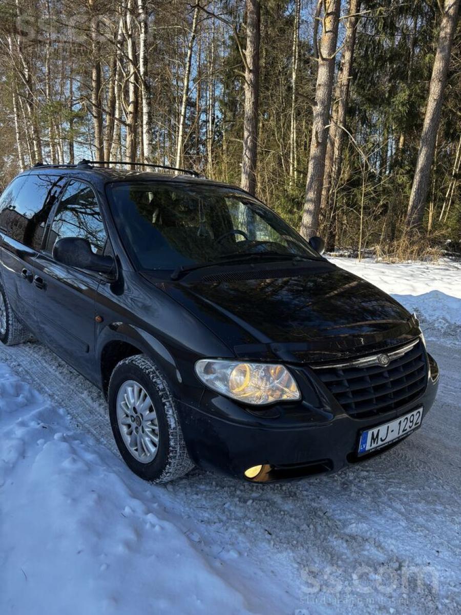 Black Chrysler Voyager 2005 in Riga, with an engine capacity of 2.80 L and mileage of 265 thousand km for 2750 €, photo 8 on AUTOMOTO.COM.LV