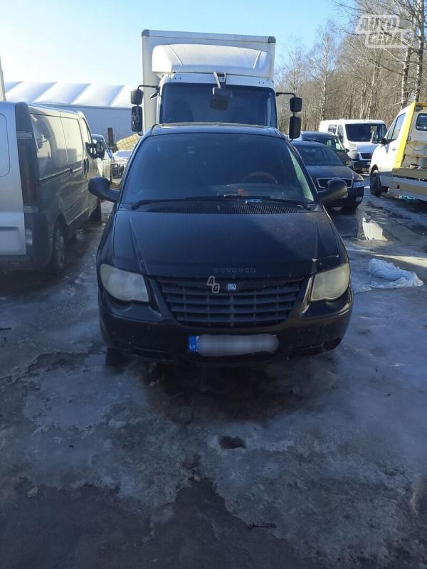Black Chrysler Voyager 2005 in Vilnius, with an engine capacity of 2.80 L and mileage of 300 thousand km for 699 €, photo 2 on AUTOMOTO.COM.LV