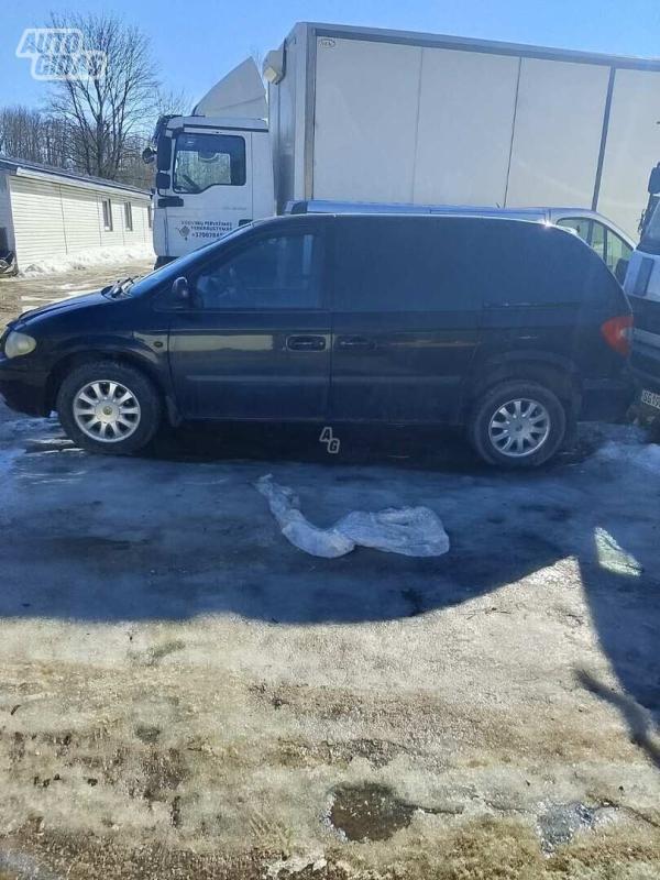 Black Chrysler Voyager 2005 in Vilnius, with an engine capacity of 2.80 L and mileage of 300 thousand km for 699 €, photo 3 on AUTOMOTO.COM.LV