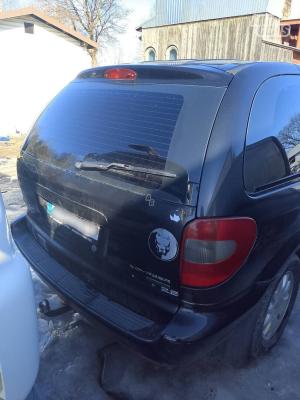 Black Chrysler Voyager 2005 in Vilnius, with an engine capacity of 2.80 L and mileage of 300 thousand km for 699 €, photo 4 on AUTOMOTO.COM.LV