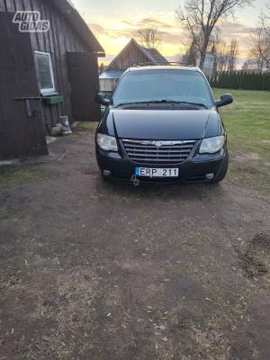 Black Chrysler Voyager 2005 in Plunge, with an engine capacity of 2.50 L and mileage of 277 thousand km for 1450 €, photo 3 on AUTOMOTO.COM.LV
