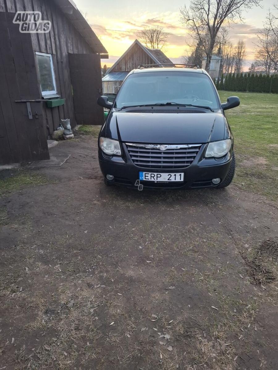Black Chrysler Voyager 2005 in Plunge, with an engine capacity of 2.50 L and mileage of 277 thousand km for 1450 €, photo 3 on AUTOMOTO.COM.LV