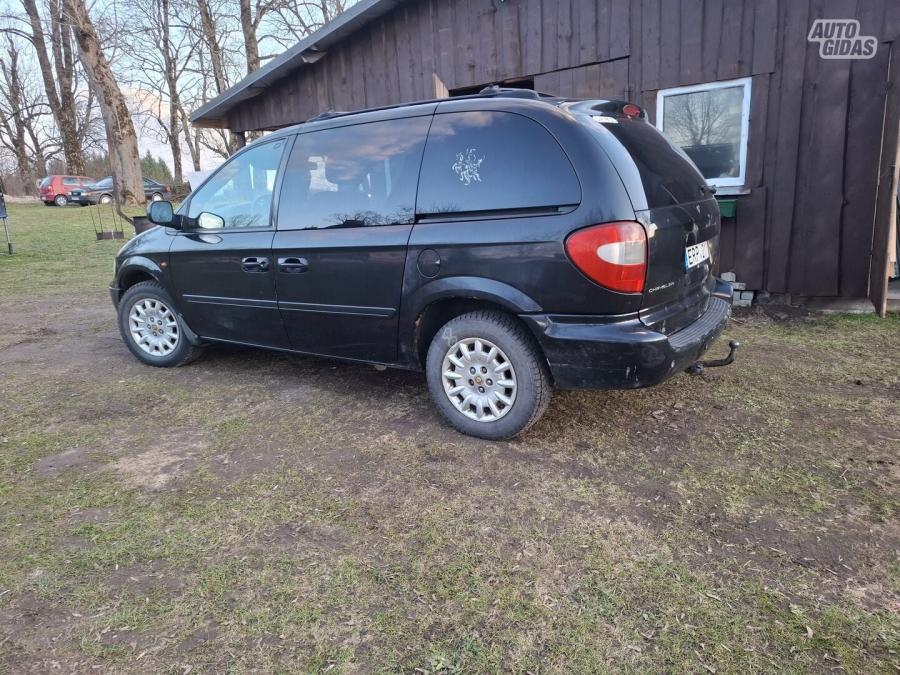 Black Chrysler Voyager 2005 in Plunge, with an engine capacity of 2.50 L and mileage of 277 thousand km for 1450 €, photo 4 on AUTOMOTO.COM.LV