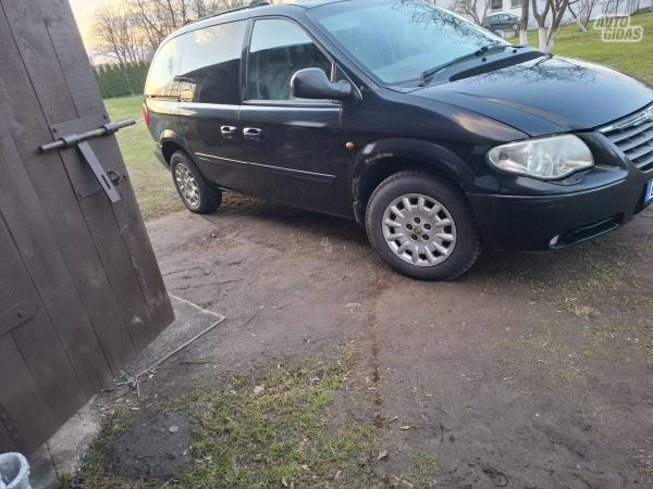 Black Chrysler Voyager 2005 in Plunge, with an engine capacity of 2.50 L and mileage of 277 thousand km for 1450 €, photo 4 on AUTOMOTO.COM.LV