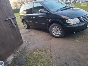 Black Chrysler Voyager 2005 in Plunge, with an engine capacity of 2.50 L and mileage of 277 thousand km for 1450 €, photo 5 on AUTOMOTO.COM.LV