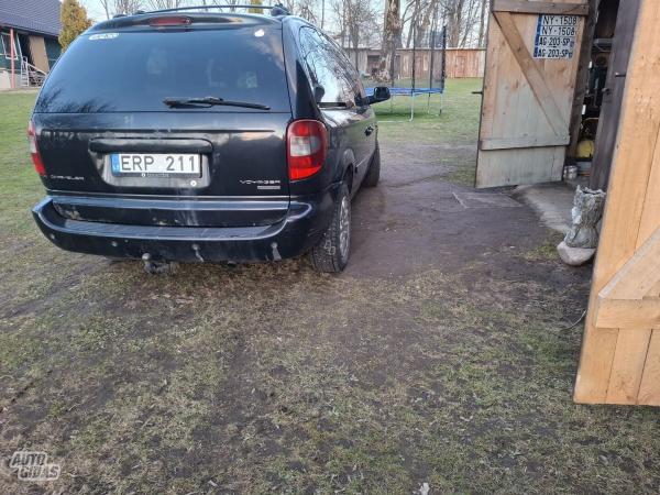 Black Chrysler Voyager 2005 in Plunge, with an engine capacity of 2.50 L and mileage of 277 thousand km for 1450 €, photo 5 on AUTOMOTO.COM.LV