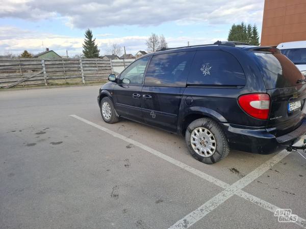 Black Chrysler Voyager 2005 in Plunge, with an engine capacity of 2.50 L and mileage of 277 thousand km for 1450 €, photo 9 on AUTOMOTO.COM.LV