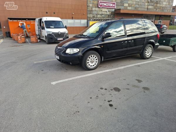 Black Chrysler Voyager 2005 in Plunge, with an engine capacity of 2.50 L and mileage of 277 thousand km for 1450 €, photo 10 on AUTOMOTO.COM.LV