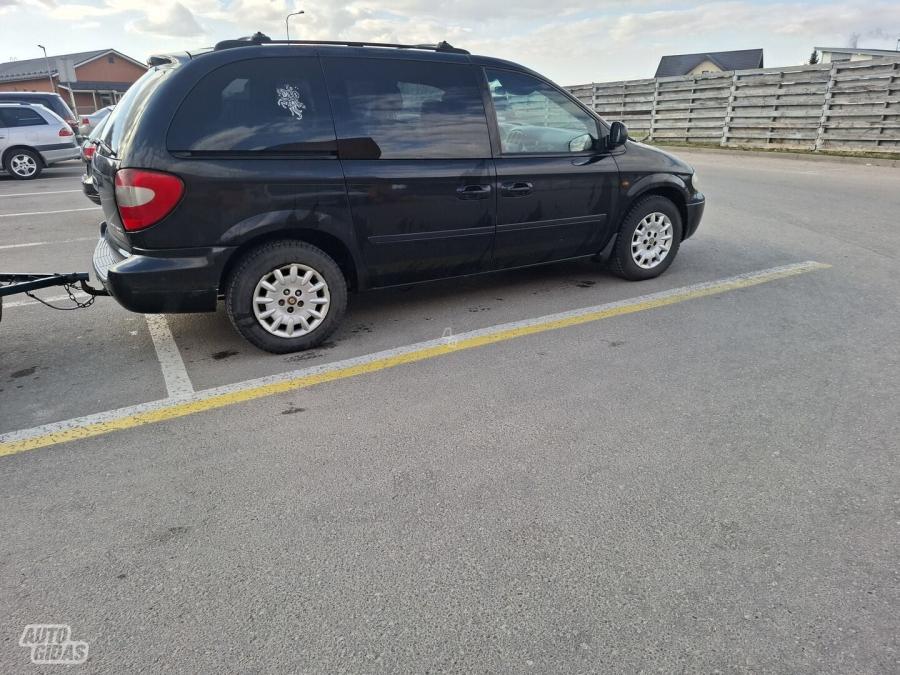 Black Chrysler Voyager 2005 in Plunge, with an engine capacity of 2.50 L and mileage of 277 thousand km for 1450 €, photo 12 on AUTOMOTO.COM.LV