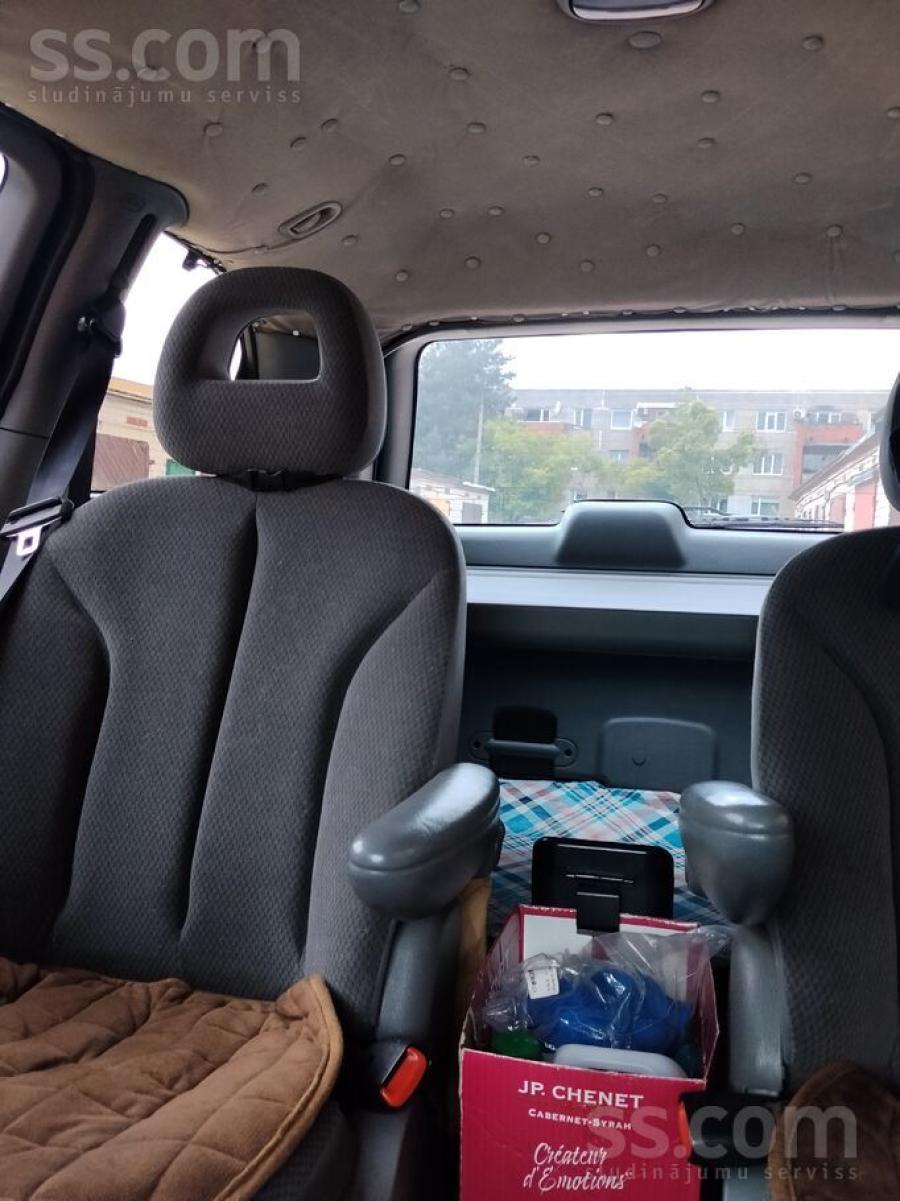 Melns Chrysler Voyager 2005 Jēkabpils, ar dzinēja tilpumu 2.80 L un nobraukumu 404 tūkst. km par 600 €, foto 6 vietnē AUTOMOTO.COM.LV