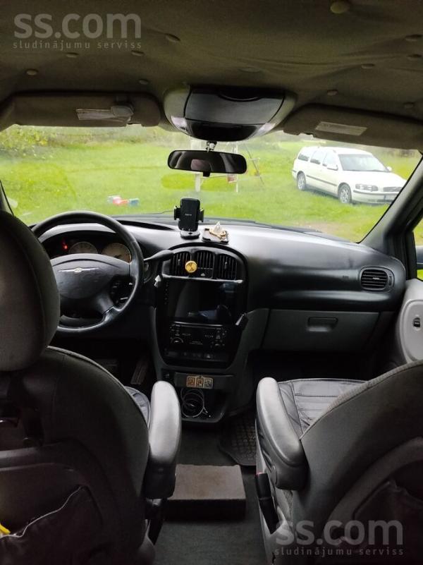 Black Chrysler Voyager 2005 in Jekabpils, with an engine capacity of 2.80 L and mileage of 407 thousand km for 500 €, photo 3 on AUTOMOTO.COM.LV