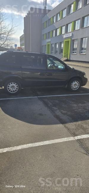 Black Chrysler Voyager 2005 in Riga, with an engine capacity of 2.40 L and mileage of 261 thousand km for 2000 €, photo 3 on AUTOMOTO.COM.LV
