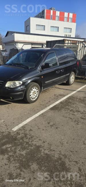 Black Chrysler Voyager 2005 in Riga, with an engine capacity of 2.40 L and mileage of 261 thousand km for 2000 €, photo 9 on AUTOMOTO.COM.LV