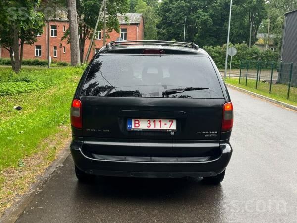 Black Chrysler Voyager 2005 in Riga, with an engine capacity of 2.80 L and mileage of 0 thousand km for 2799 €, photo 4 on AUTOMOTO.COM.LV