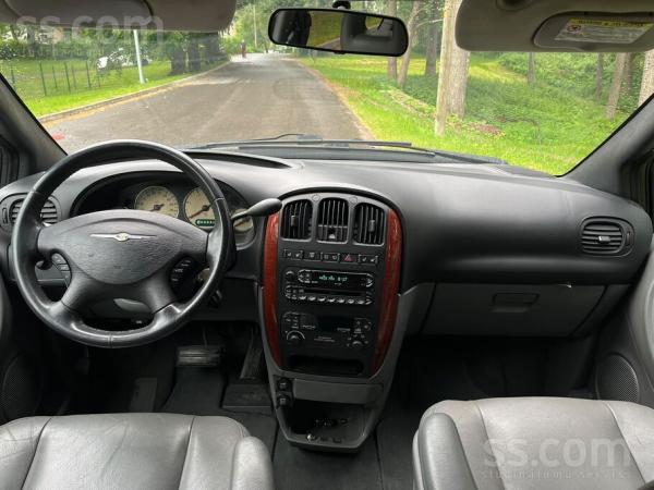 Black Chrysler Voyager 2005 in Riga, with an engine capacity of 2.80 L and mileage of 0 thousand km for 2799 €, photo 10 on AUTOMOTO.COM.LV