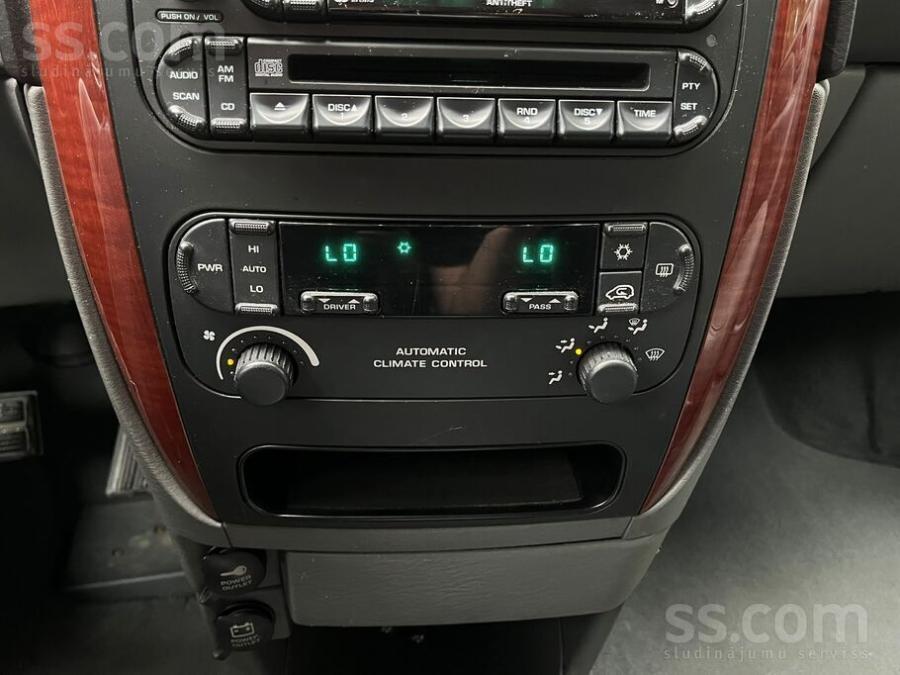 Melns Chrysler Voyager 2005 Rīga, ar dzinēja tilpumu 2.80 L un nobraukumu 0 tūkst. km par 2799 €, foto 19 vietnē AUTOMOTO.COM.LV