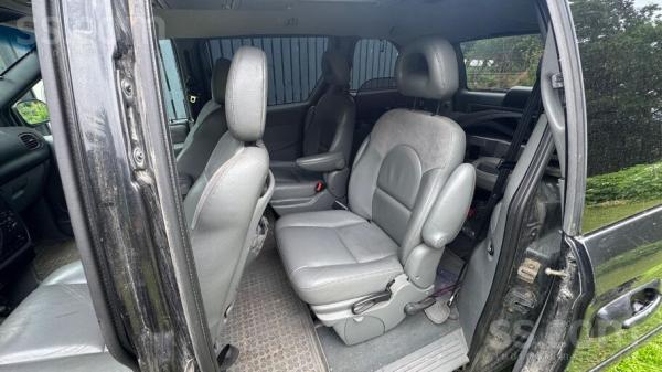 Melns Chrysler Voyager 2005 Ogre, ar dzinēja tilpumu 2.80 L un nobraukumu 410 tūkst. km par 600 €, foto 6 vietnē AUTOMOTO.COM.LV