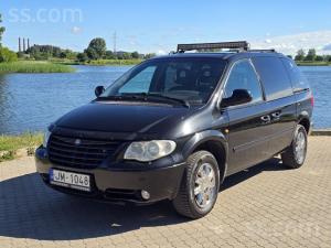 Melns Chrysler Voyager 2005 Liepāja, ar dzinēja tilpumu 2.80 L un nobraukumu 398 tūkst. km par 2500 €, foto  vietnē AUTOMOTO.COM.LV