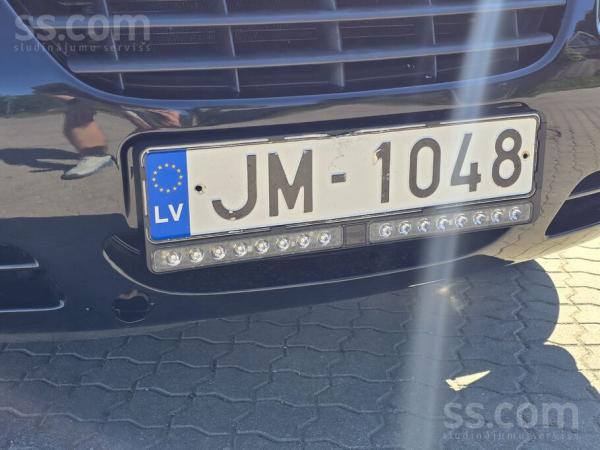 Melns Chrysler Voyager 2005 Liepāja, ar dzinēja tilpumu 2.80 L un nobraukumu 398 tūkst. km par 2500 €, foto 3 vietnē AUTOMOTO.COM.LV