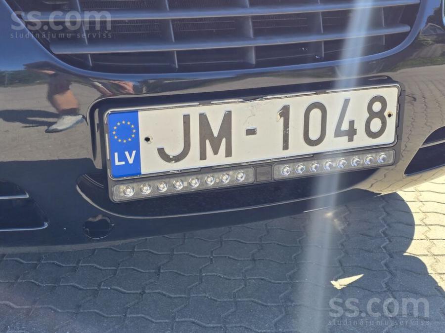 Melns Chrysler Voyager 2005 Liepāja, ar dzinēja tilpumu 2.80 L un nobraukumu 398 tūkst. km par 2500 €, foto 4 vietnē AUTOMOTO.COM.LV