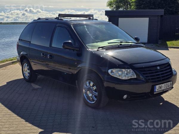 Melns Chrysler Voyager 2005 Liepāja, ar dzinēja tilpumu 2.80 L un nobraukumu 398 tūkst. km par 2500 €, foto 4 vietnē AUTOMOTO.COM.LV