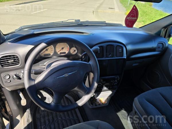 Melns Chrysler Voyager 2005 Liepāja, ar dzinēja tilpumu 2.80 L un nobraukumu 398 tūkst. km par 2500 €, foto 6 vietnē AUTOMOTO.COM.LV